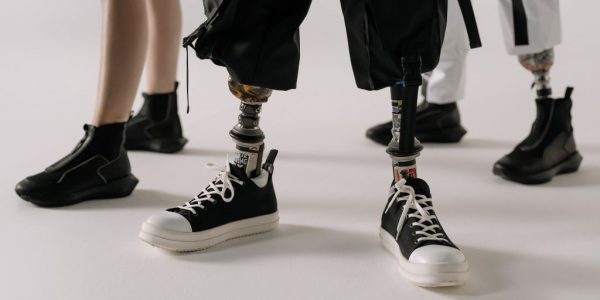 9 Shoe Photography Ideas [+16 Examples] to Style your Shoot